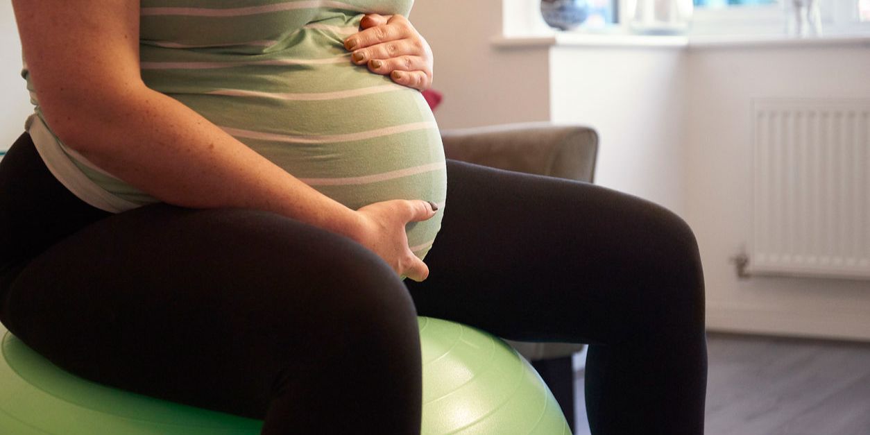 Best Birthing Balls for Immediate Relief During Labor | Your Baby Club