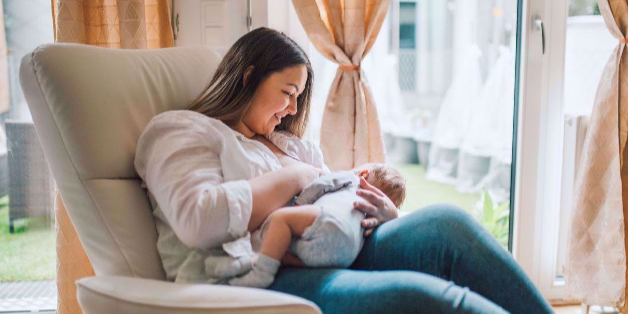 10 Essential Nursing Chairs for Newborn Bonding | Your Baby Club